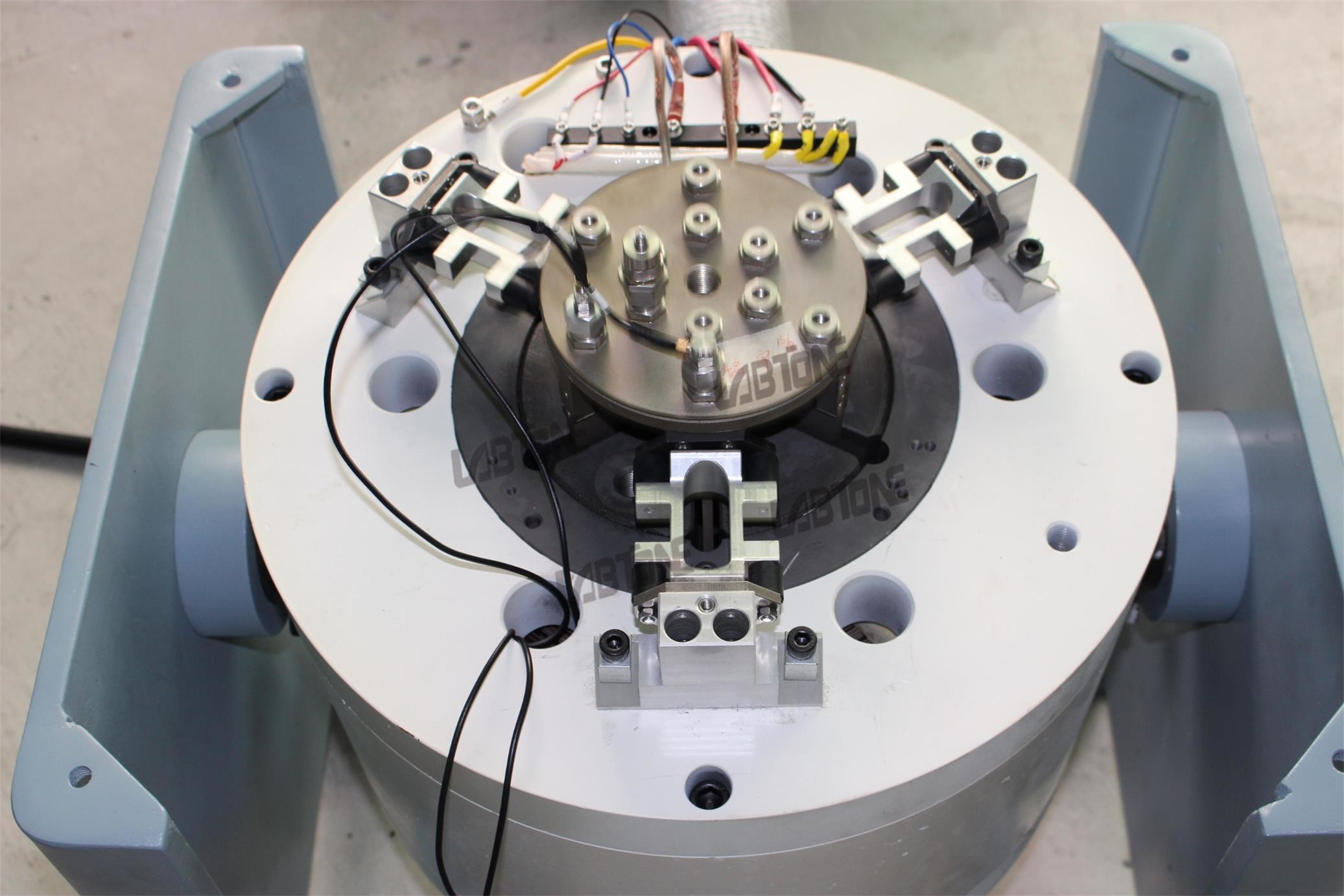 Sine 6kN Shock and Vibration Test System For Laboratory Meets IEC61373 ...
